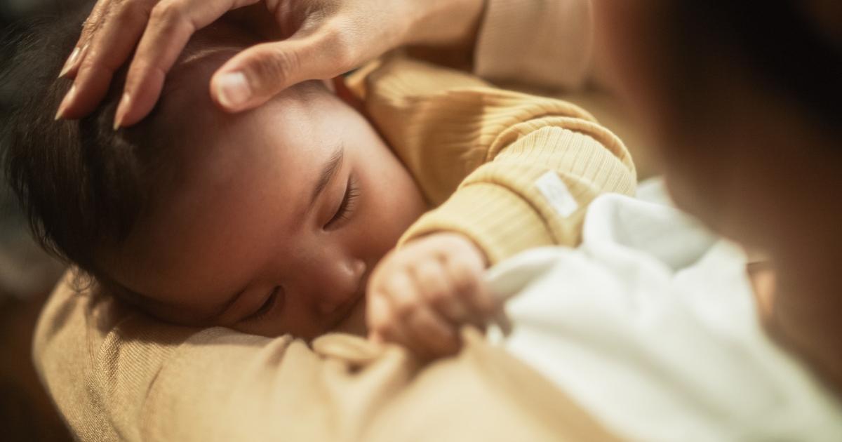 Human_Milk_Feeding.1200x800.jpg?itok=6Z6GjgU_